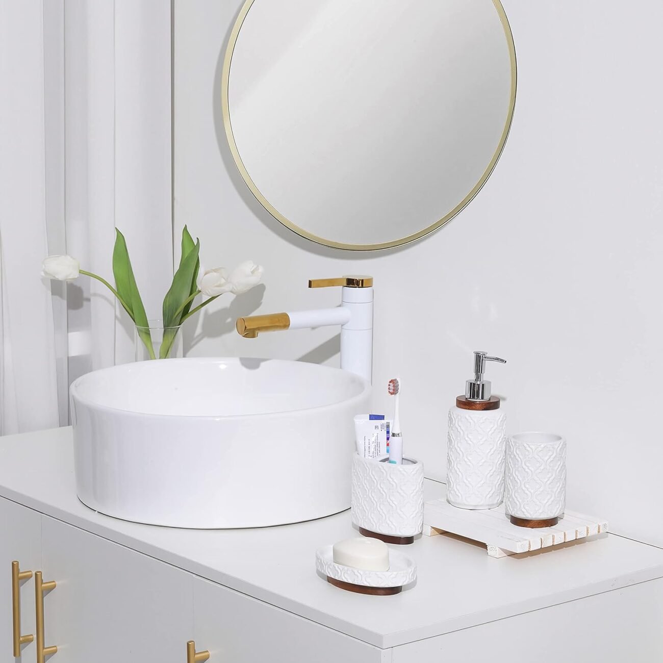 Minimalist Bathroom Counter Decor Ideas for a Simplified Lifestyle ...