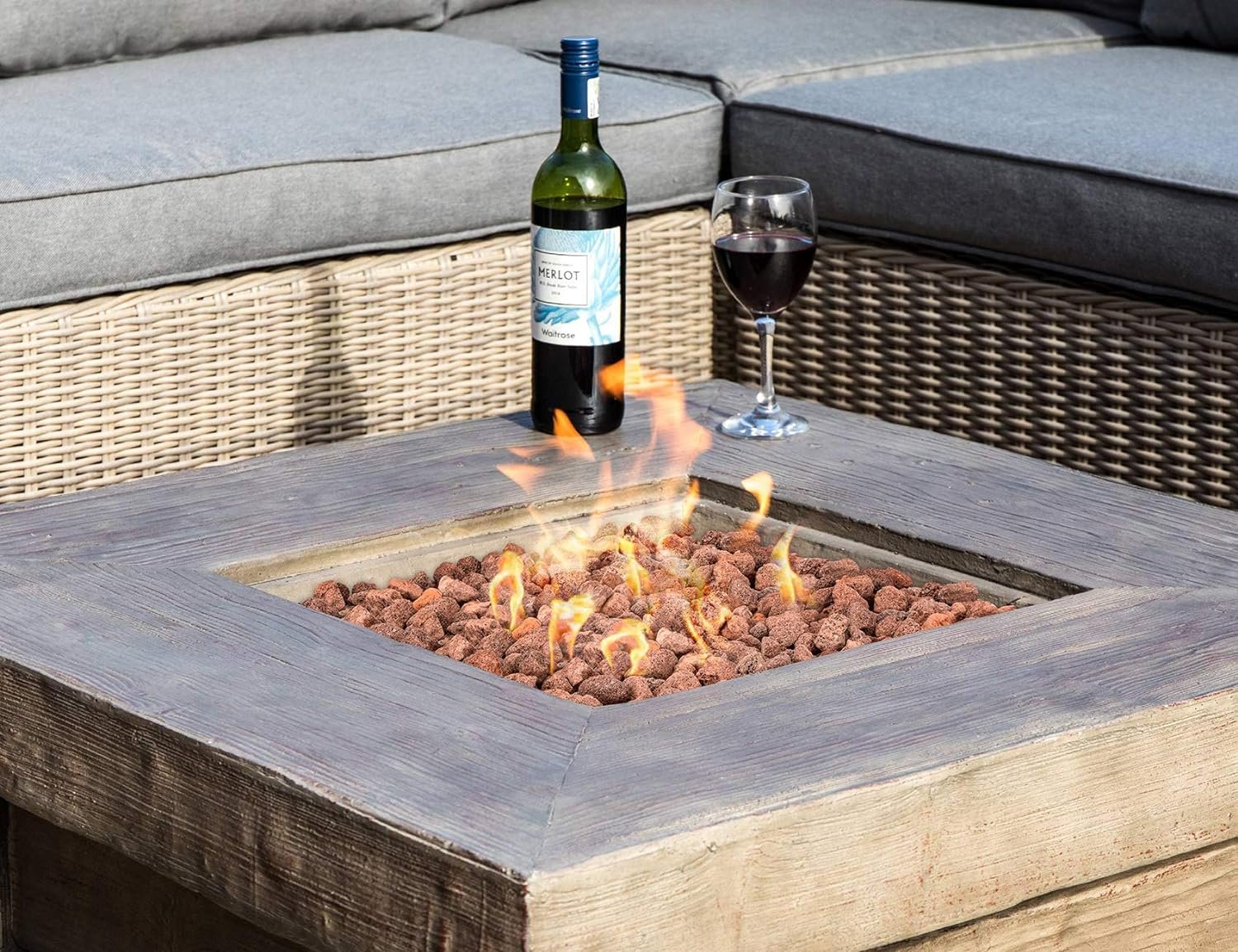 Choosing the Right Fire Pit Rocks for Your Outdoor Space | Realicozy